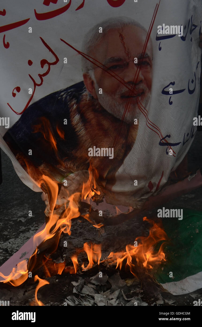 Lahore, Pakistan. 17th July, 2016. Pakistani activists of a young group ...