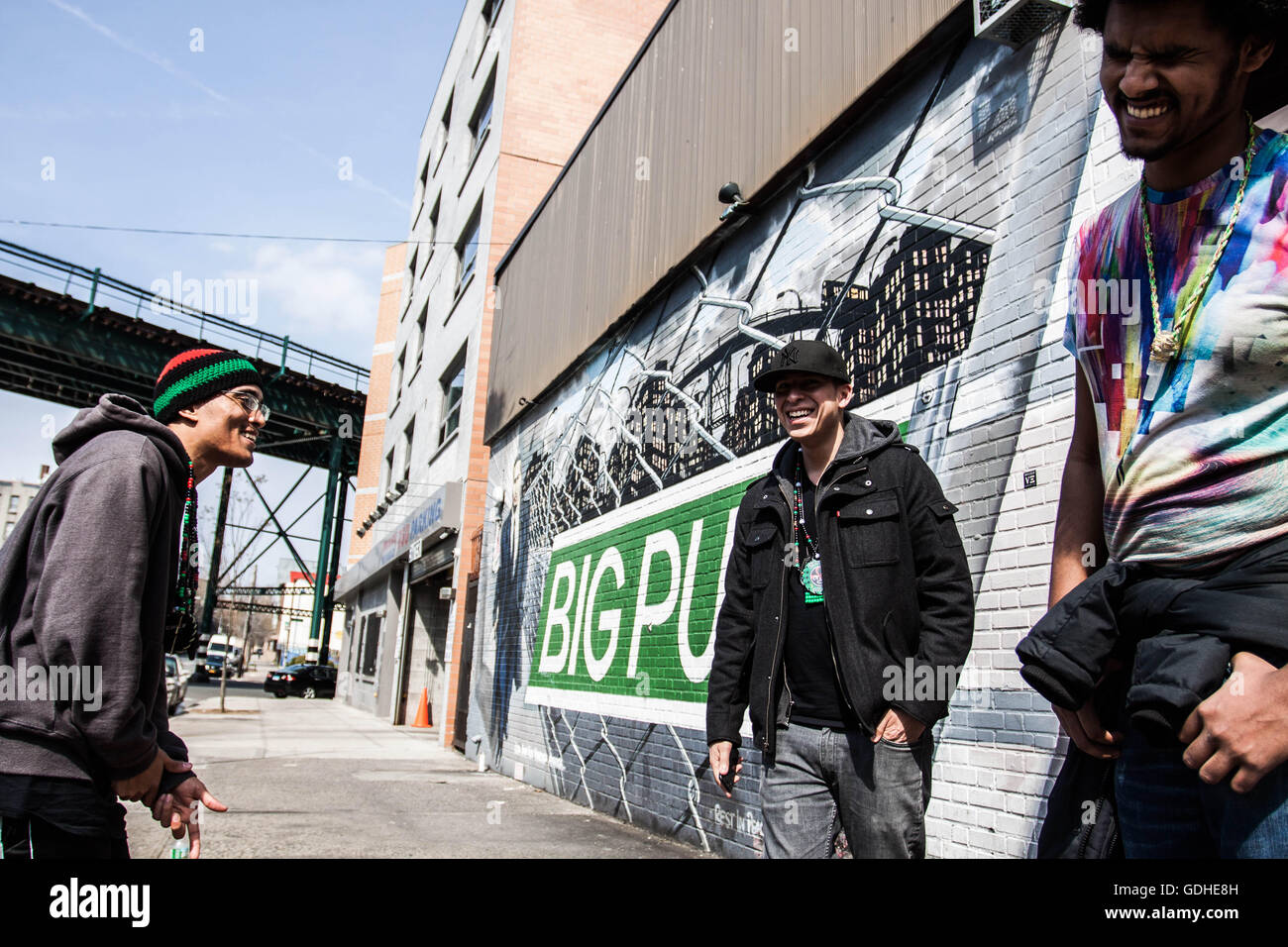 Djs circle hi-res stock photography and images - Alamy