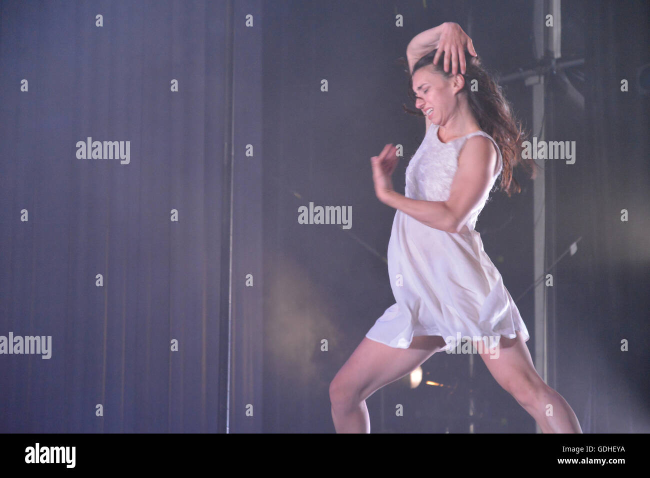 Members of the contemporary dance company Motionhouse, founded by Kevin ...