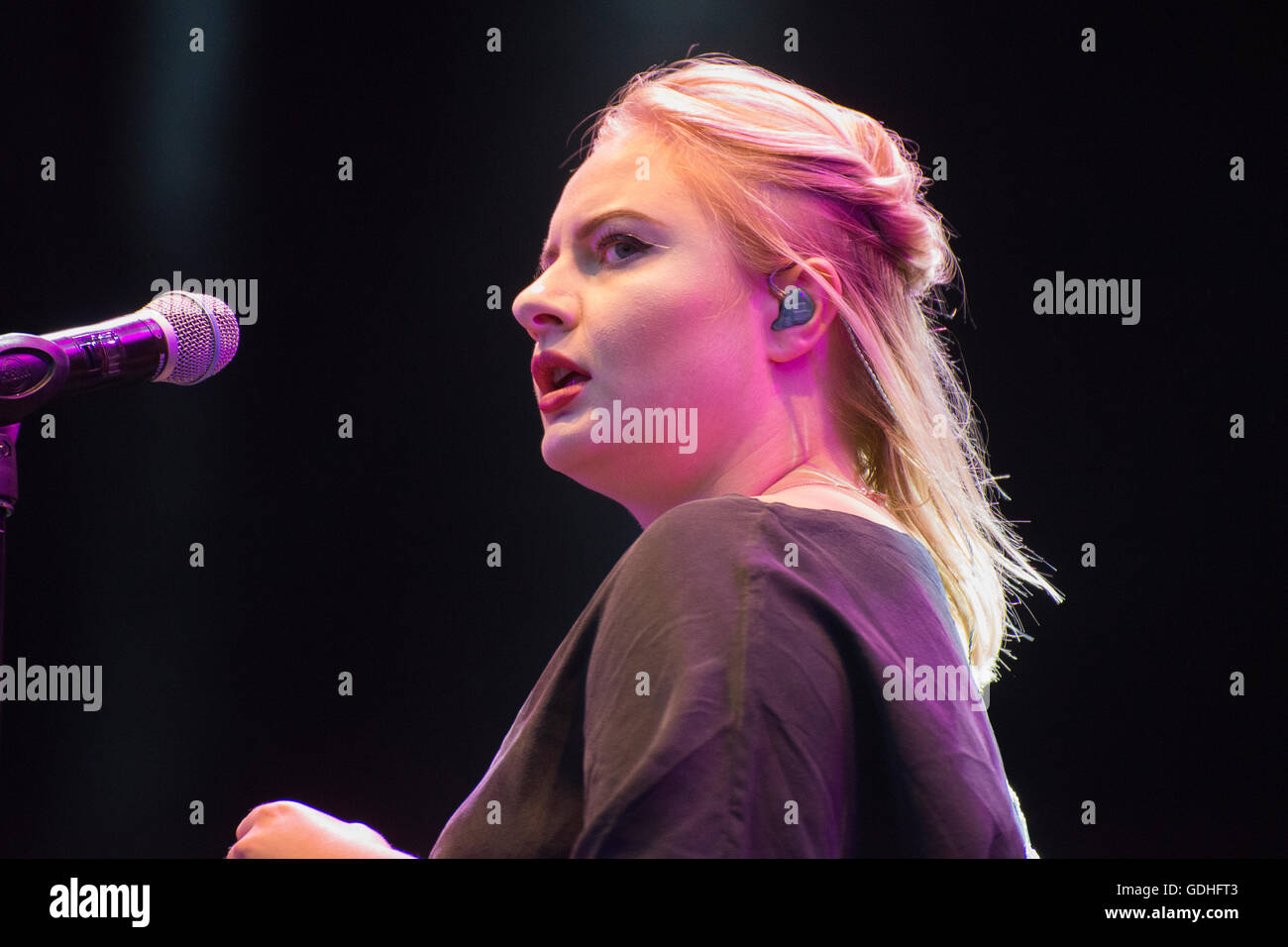 Lapsley singer hi-res stock photography and images - Alamy