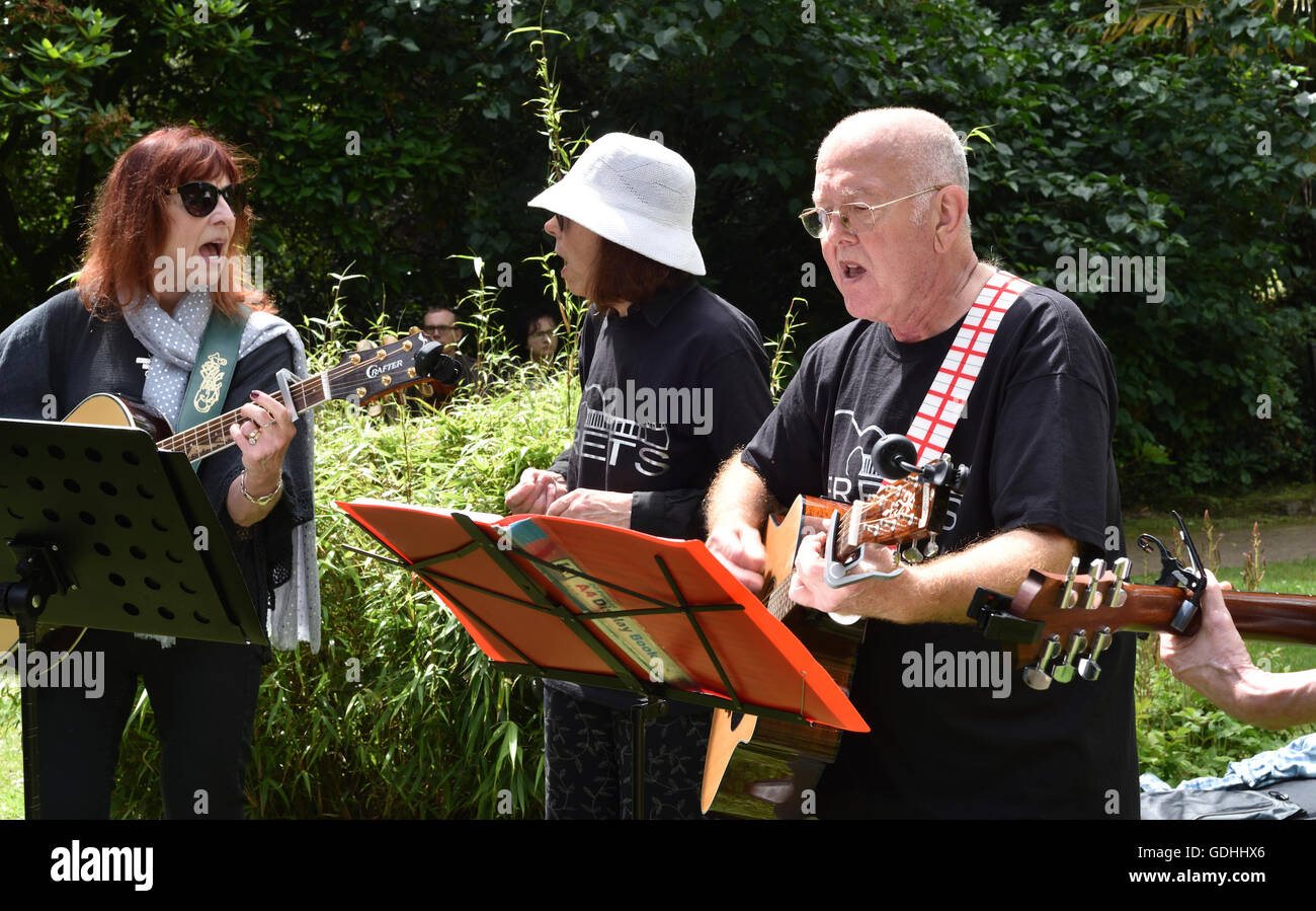 Music for hospitals singers singing group hi-res stock photography and ...