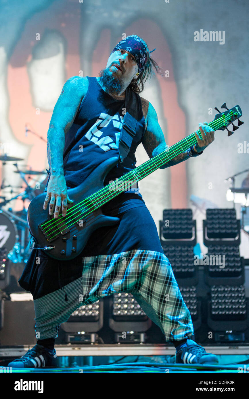 Chicago, Illinois, USA. 16th July, 2016. Bassist REGINALD ''FIELDY ...