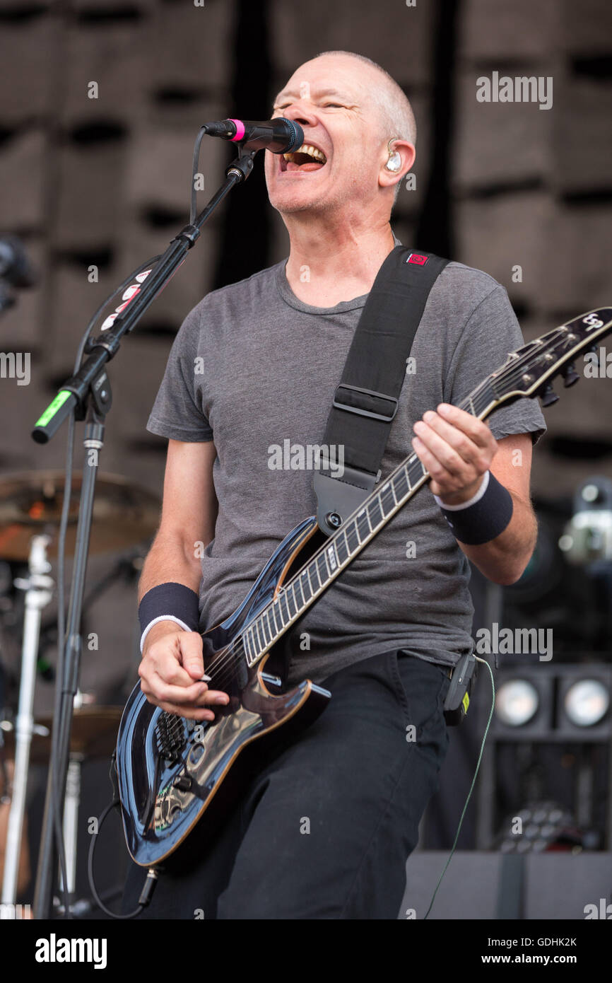 Chicago, Illinois, USA. 16th July, 2016. Musician PAGE HAMILTON of ...