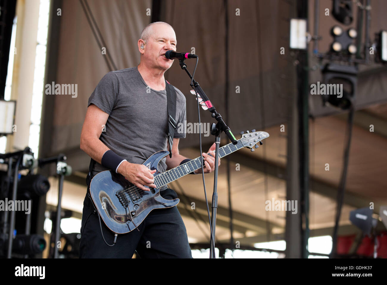 Chicago, Illinois, USA. 16th July, 2016. Musician PAGE HAMILTON of ...
