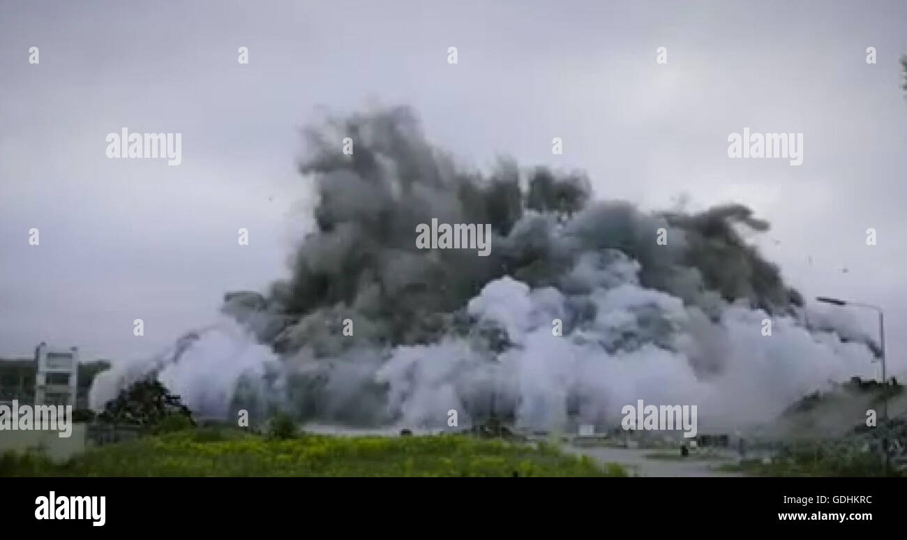 Didcot power station explosion hi-res stock photography and images - Alamy