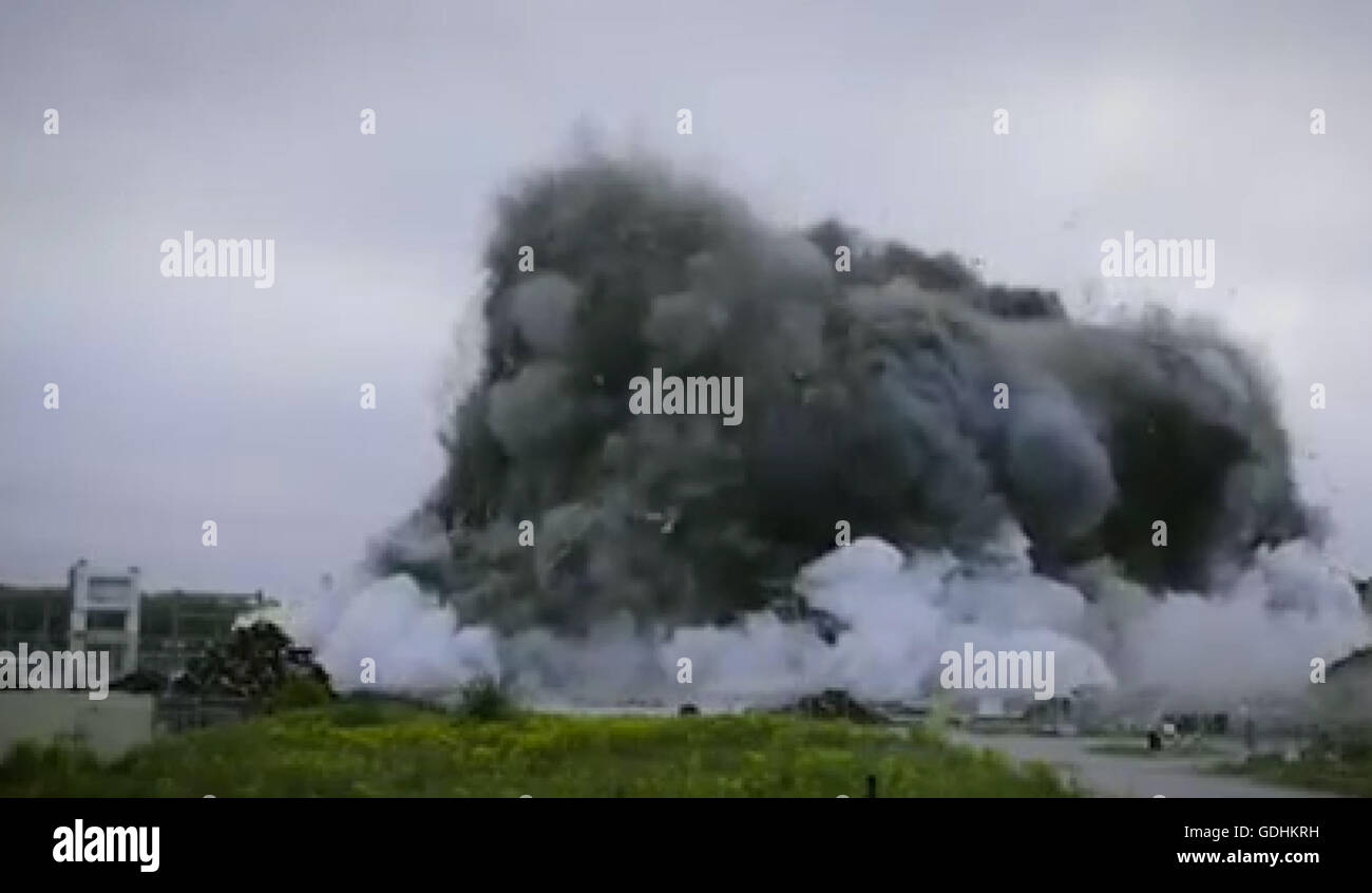 Didcot power station explosion hi-res stock photography and images - Alamy