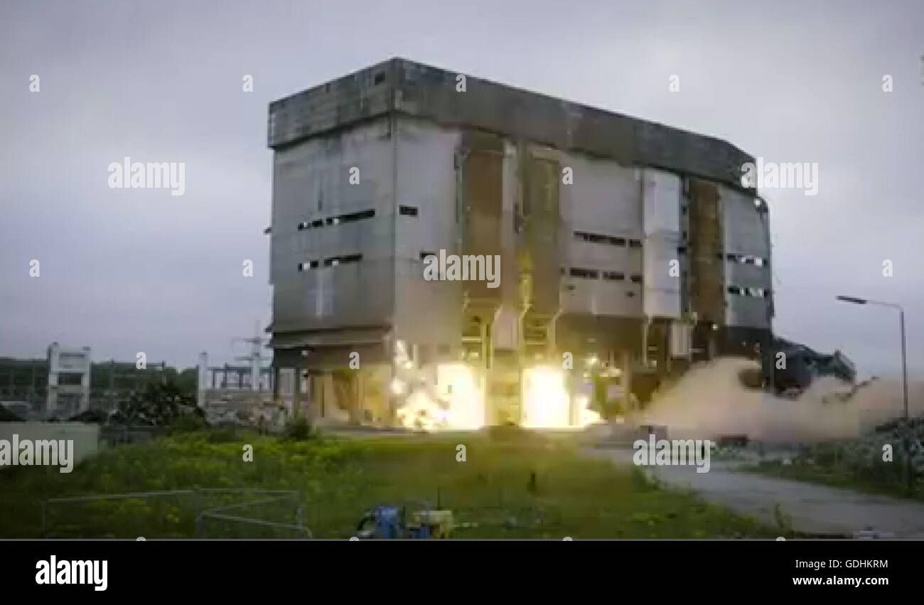 Didcot power station explosion hi-res stock photography and images - Alamy