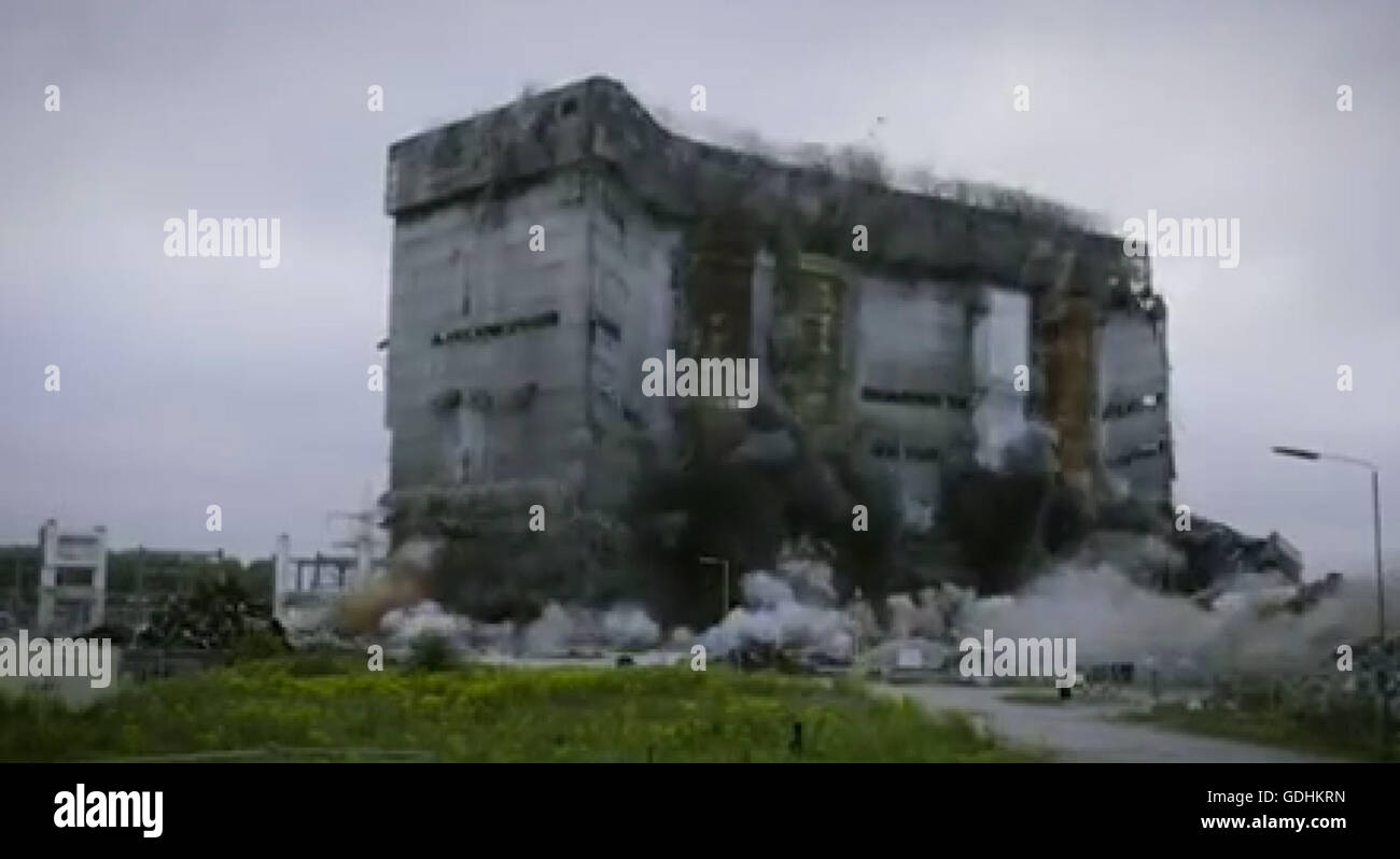 Didcot power station explosion hi-res stock photography and images - Alamy