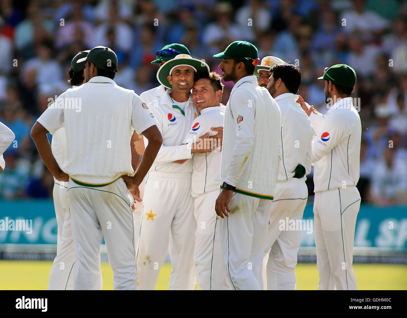 Cricket big screen hi-res stock photography and images - Alamy