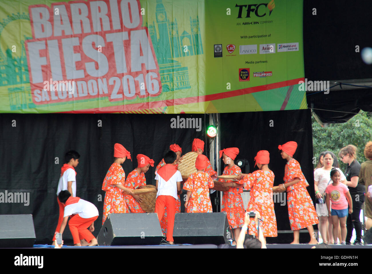 Filipino children dance hi-res stock photography and images - Alamy