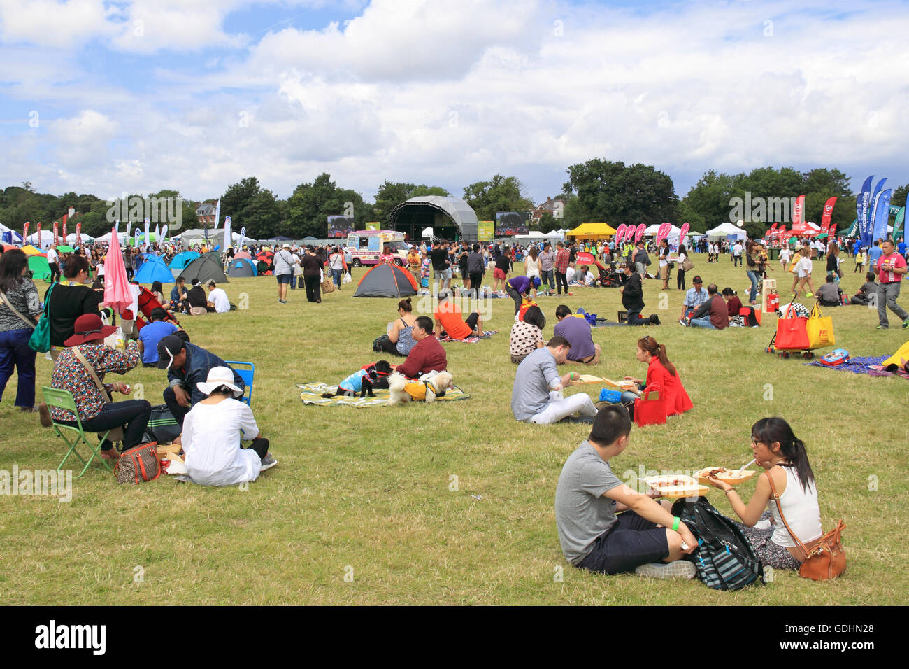 Barrio fiesta sa london hi-res stock photography and images - Alamy