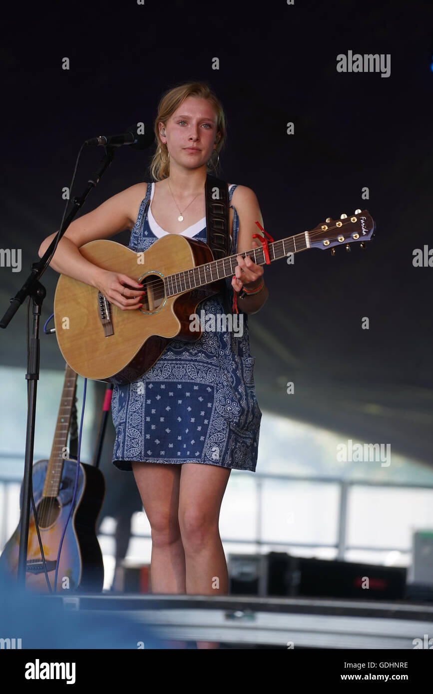 London,England,UK : 17th July 2016 : Billie Marten preforms at the ...