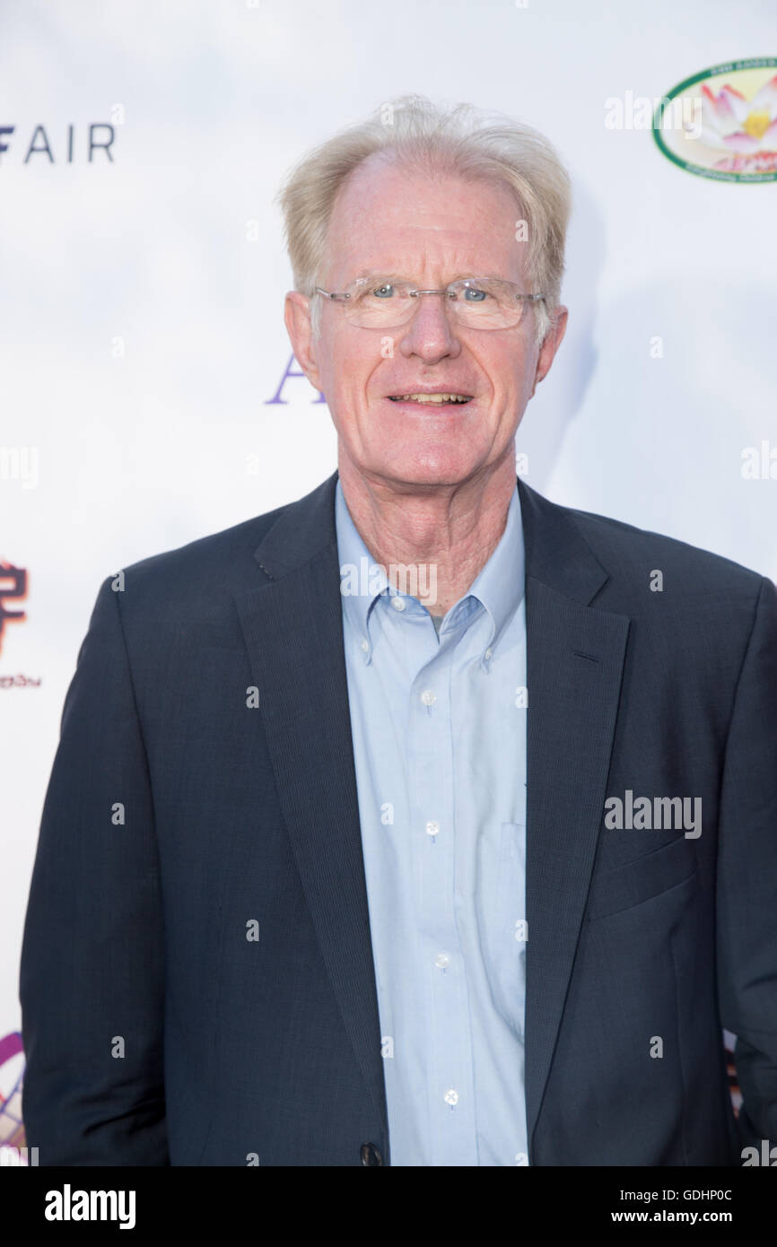 Ed begley jr red carpet event hi-res stock photography and images - Alamy
