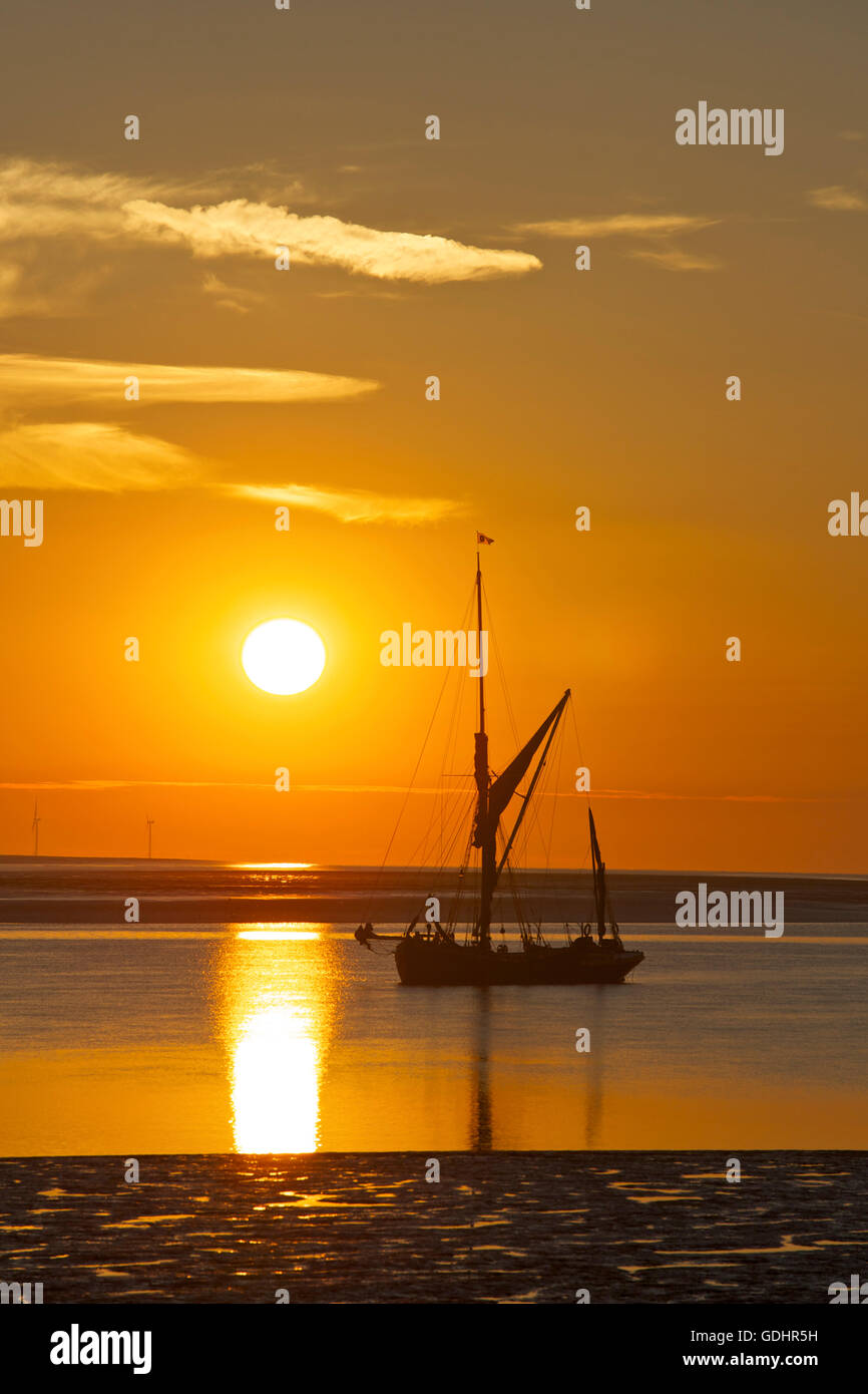 Swale estuary, Kent, UK. 18th July 2016: UK Weather. A glorious sunrise ...