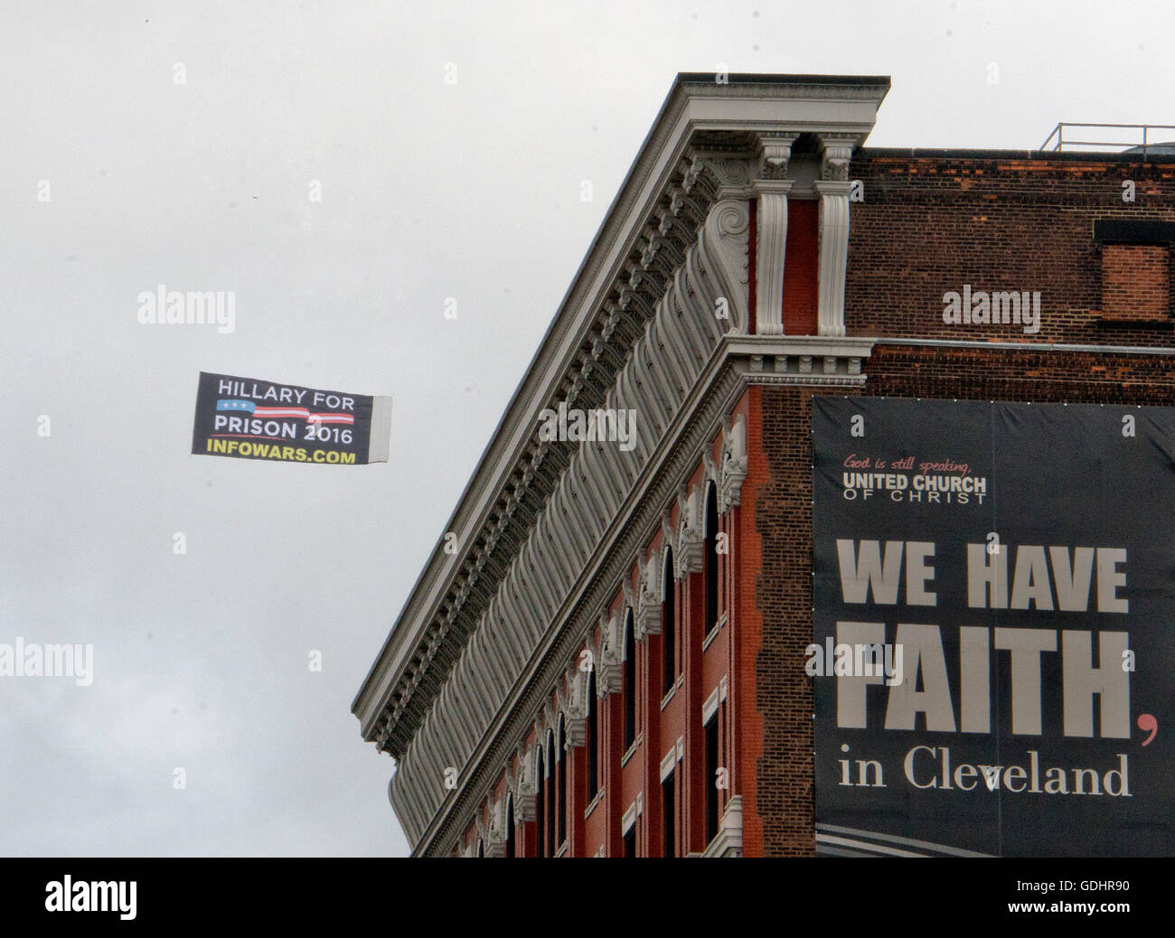 Cleveland, Us. 16th July, 2016. Anti-Hillary sign flies near the ...