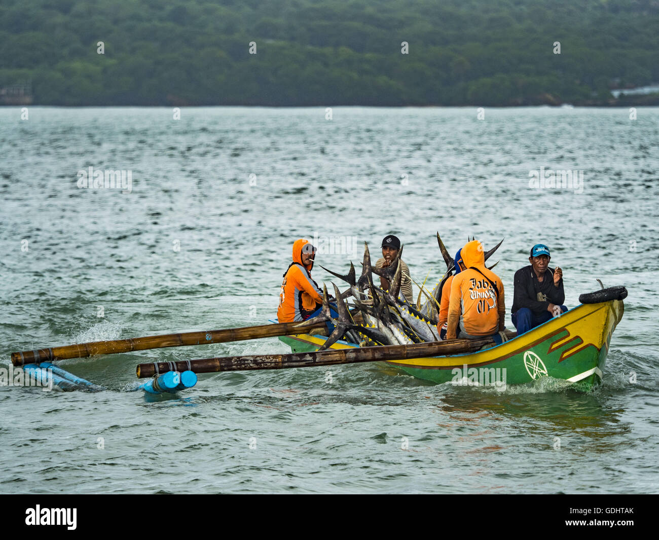 Kuta, Bali, Indonesia. 18th July, 2016. A small tender boat brings ...