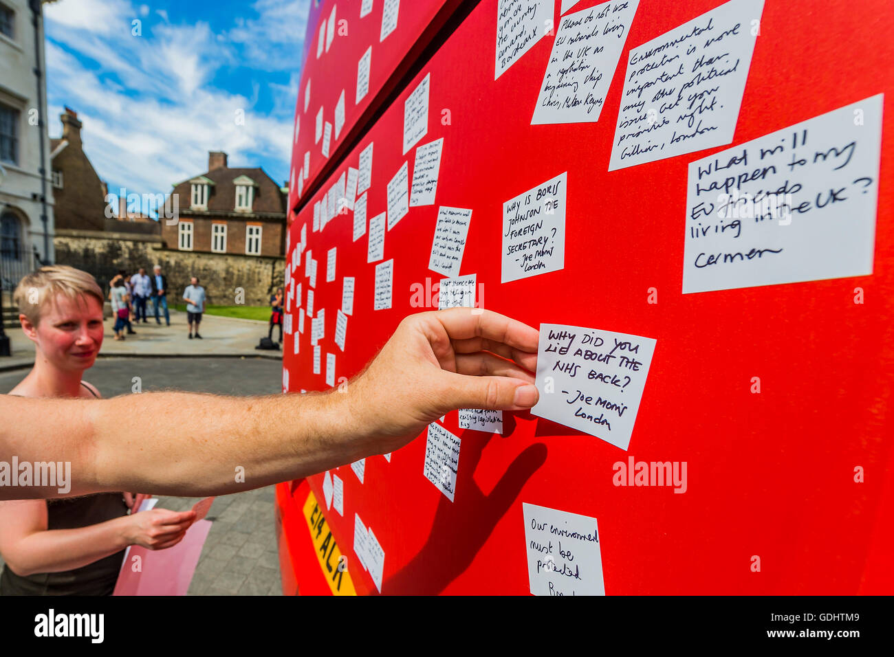 Vote leave bus hi-res stock photography and images - Alamy