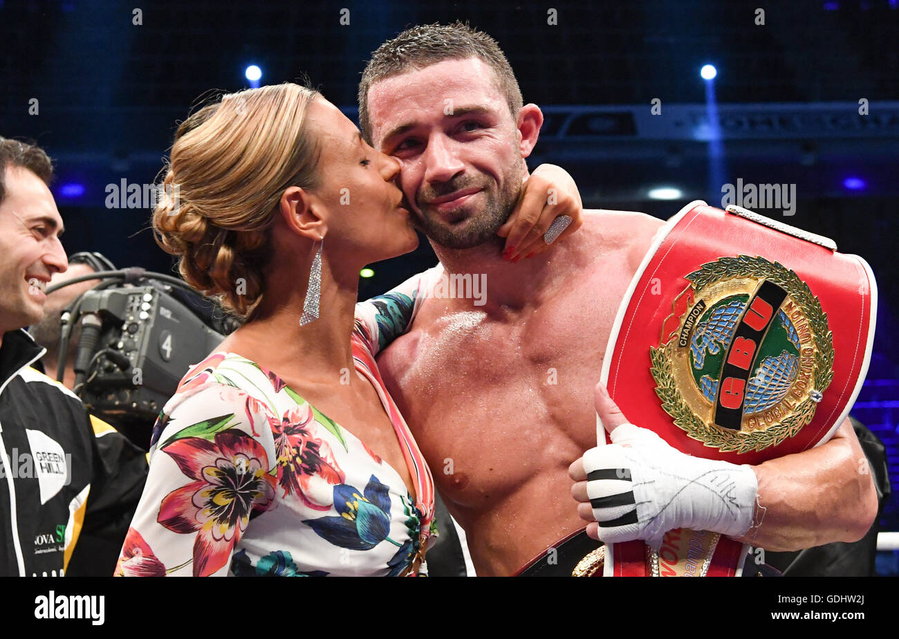 Berlin, Germany. 16th July, 2016. Italian boxer Giovanni de Carolis (r ...