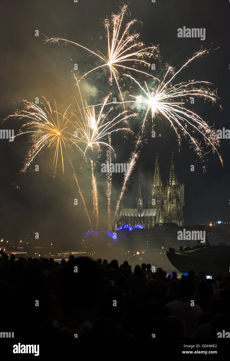 Cologne, Germany. 16th July, 2016. Spectators look at a fireworks ...