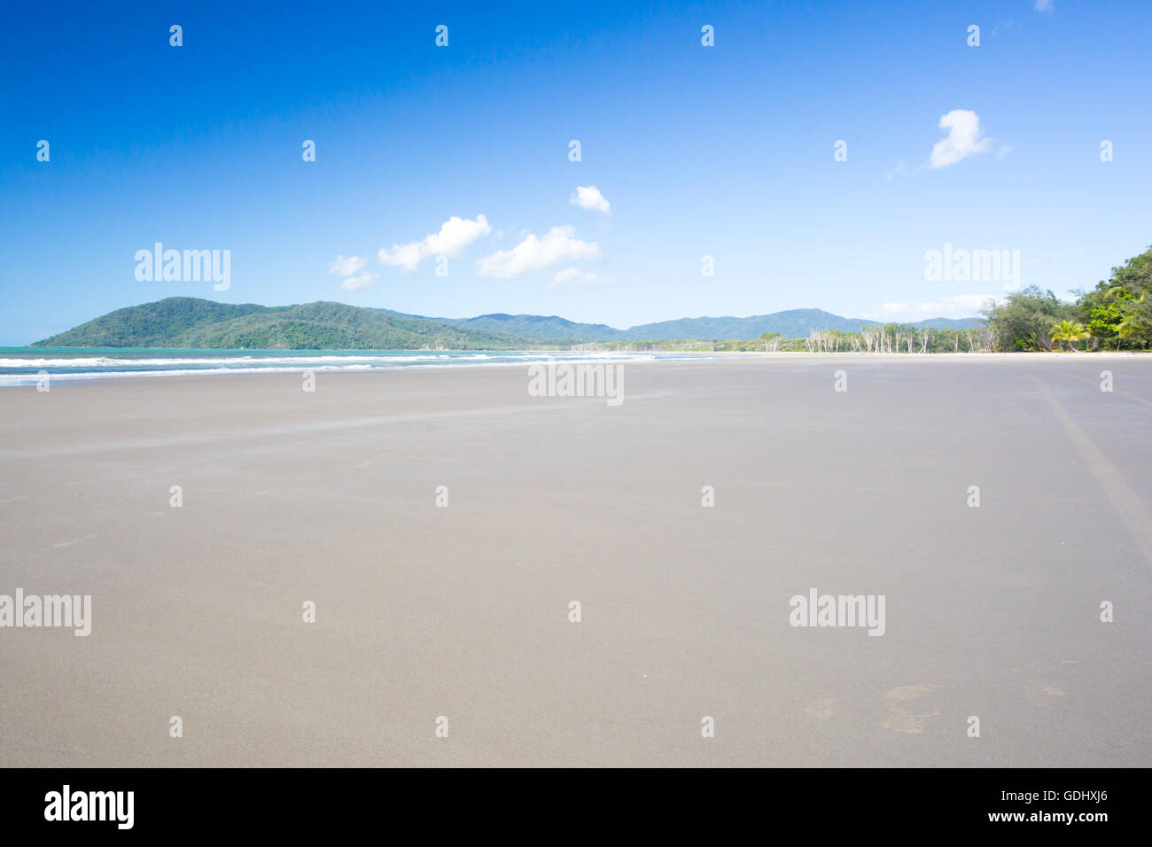 Thornton Beach near Cape Tribulation in the Daintree, Queensland ...