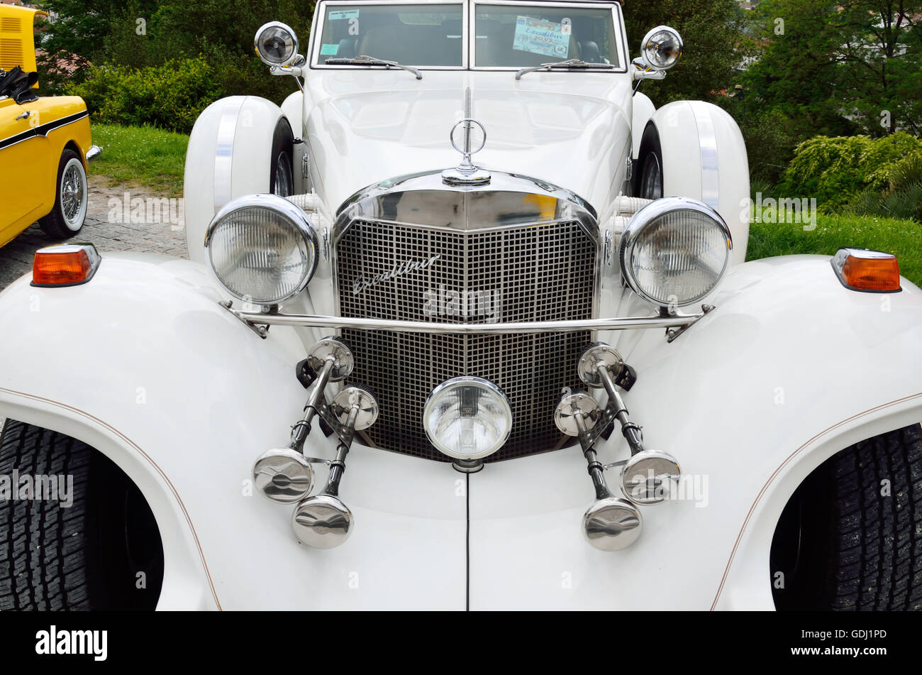 Old fashioned classic vintage hi-res stock photography and images - Alamy