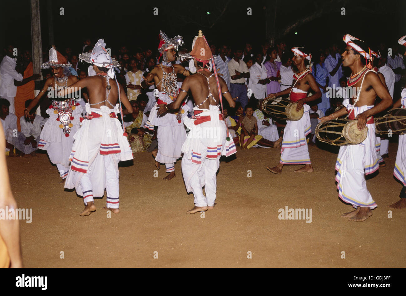 Kandy esala perahera dance hi-res stock photography and images - Alamy