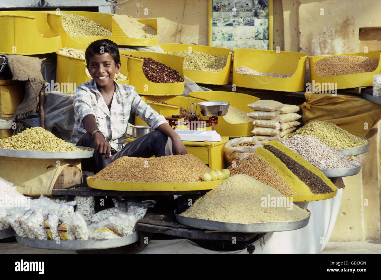 Kid selling stand hi-res stock photography and images - Alamy