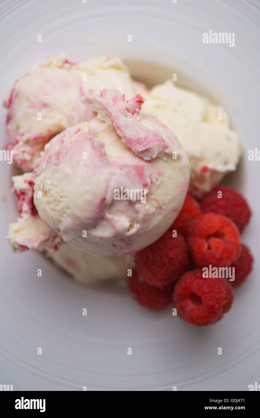 Raspberry ripple ice cream hi-res stock photography and images - Alamy