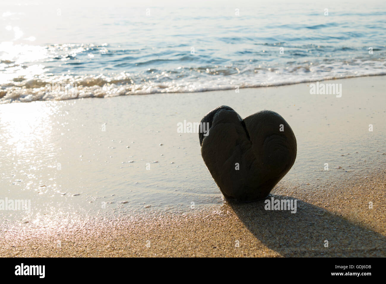 Rocks formed heart hi-res stock photography and images - Alamy