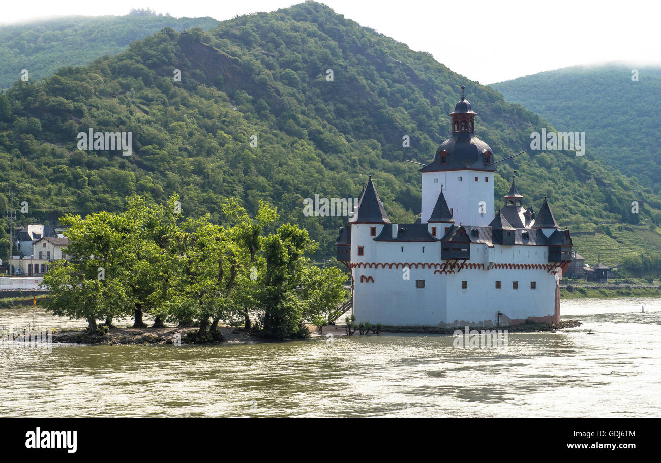 Pfalzgrafenstein Castle. near Kaub in the middle of Rhine river, A ...