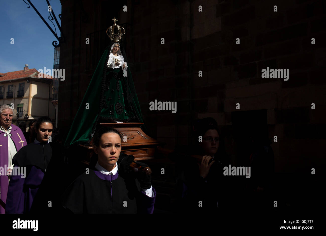 Female teenagers carry an image of the Virgin Mary during an Easter ...