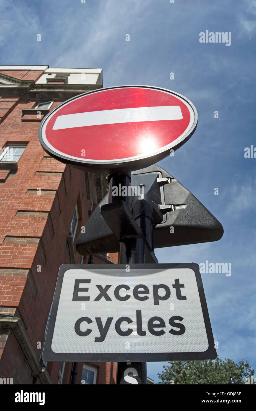 No entry not enter signs hi-res stock photography and images - Alamy