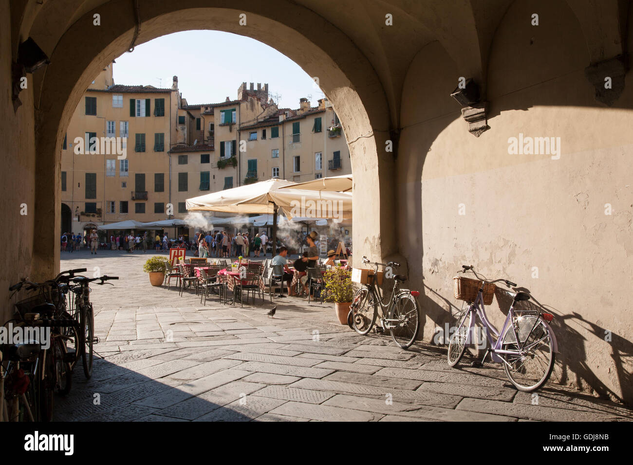 Piazza Anfiteatro Square, Lucca, Italy Stock Photo - Alamy