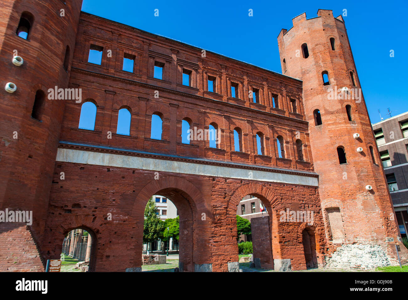 Old roman gate hi-res stock photography and images - Alamy
