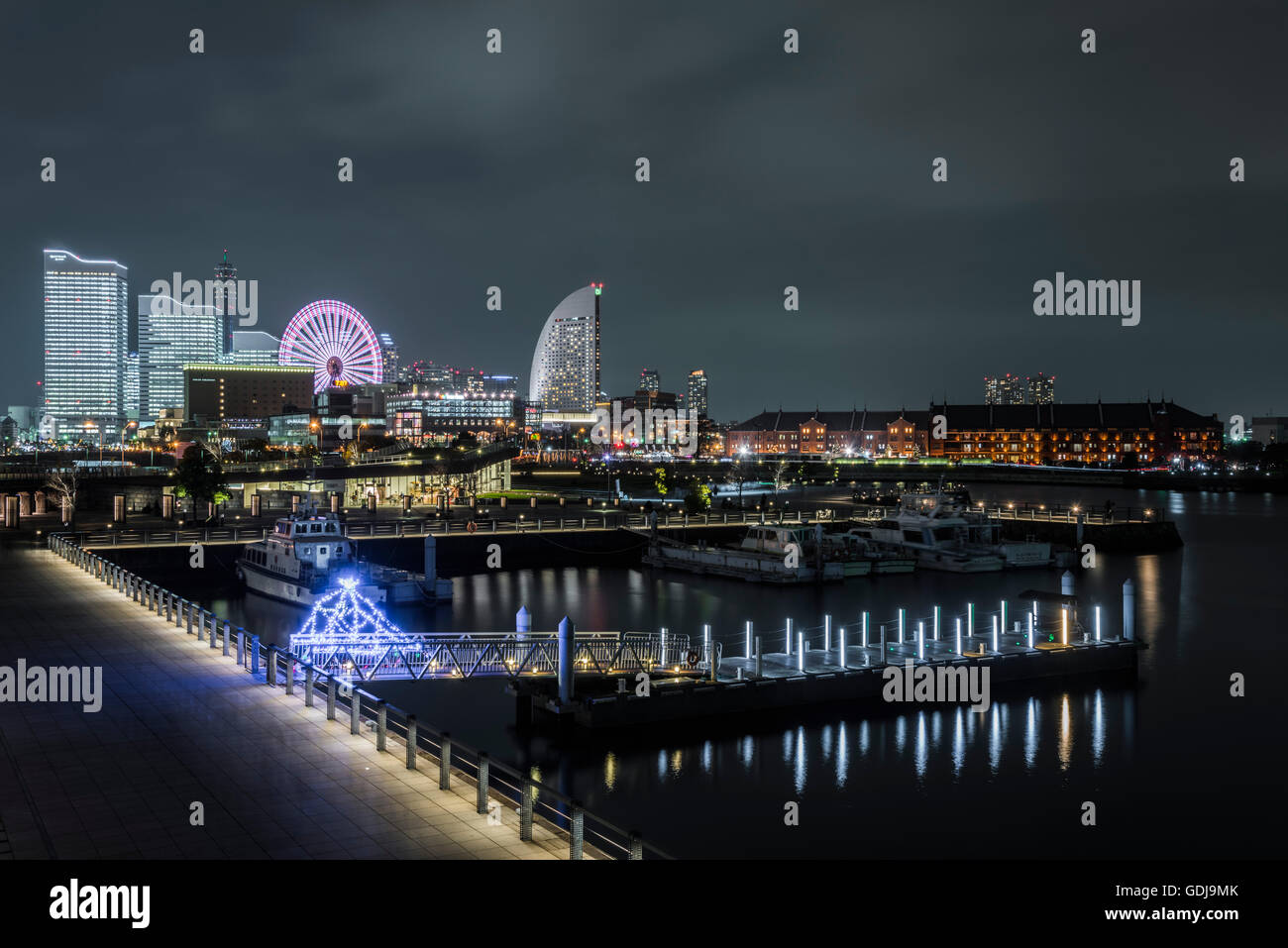 Minato Mirai 21 special light up TOWERS Milight, Yokohama City ...