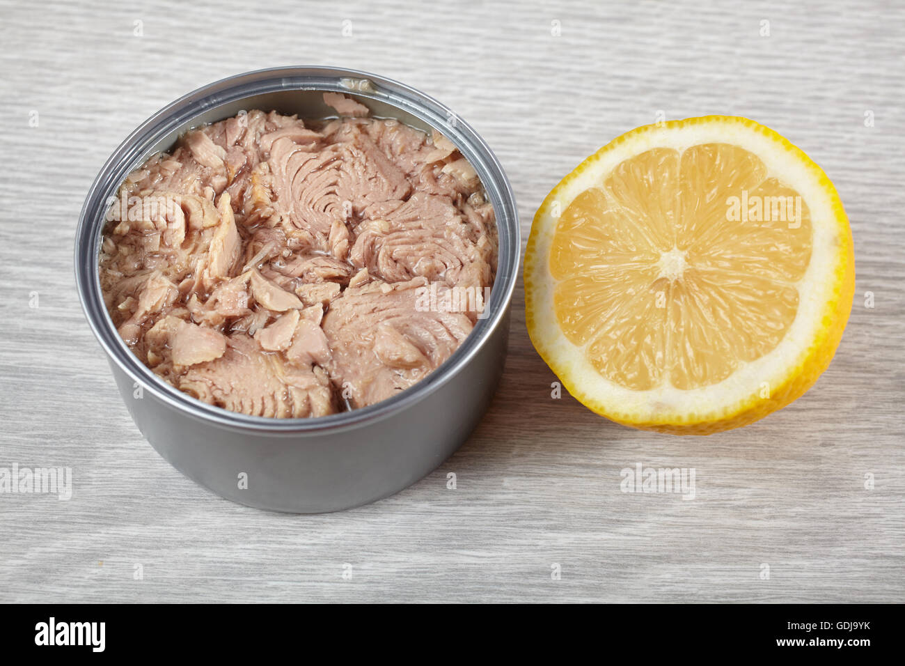 Open tin pink tuna fish hi-res stock photography and images - Alamy