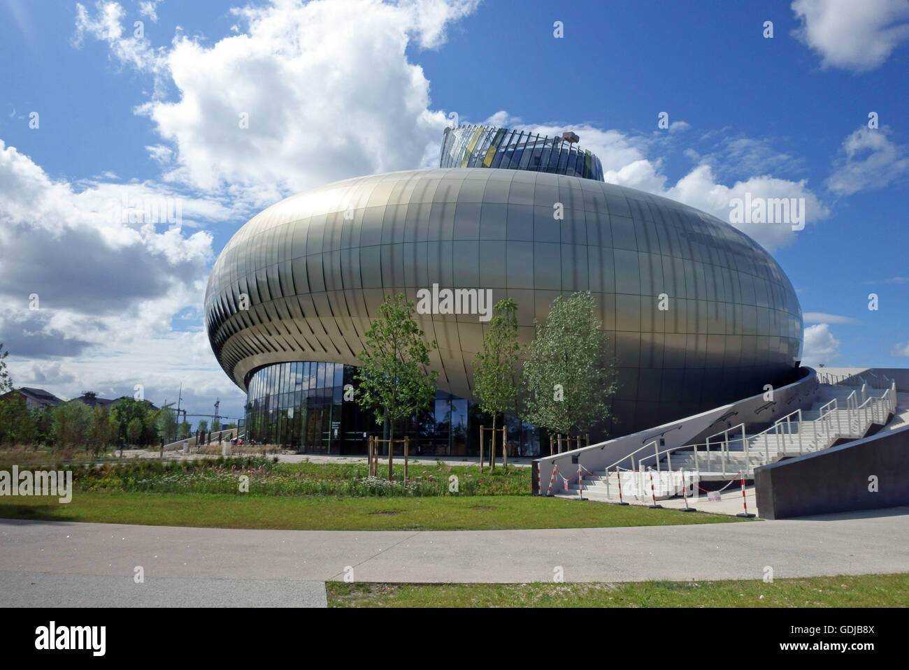La Cite du Vin wine museum, Bordeaux, France Stock Photo - Alamy