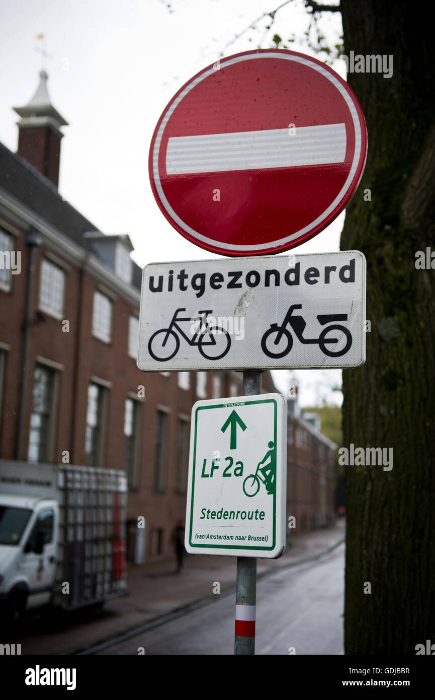 Bike by no entry sign hi-res stock photography and images - Alamy