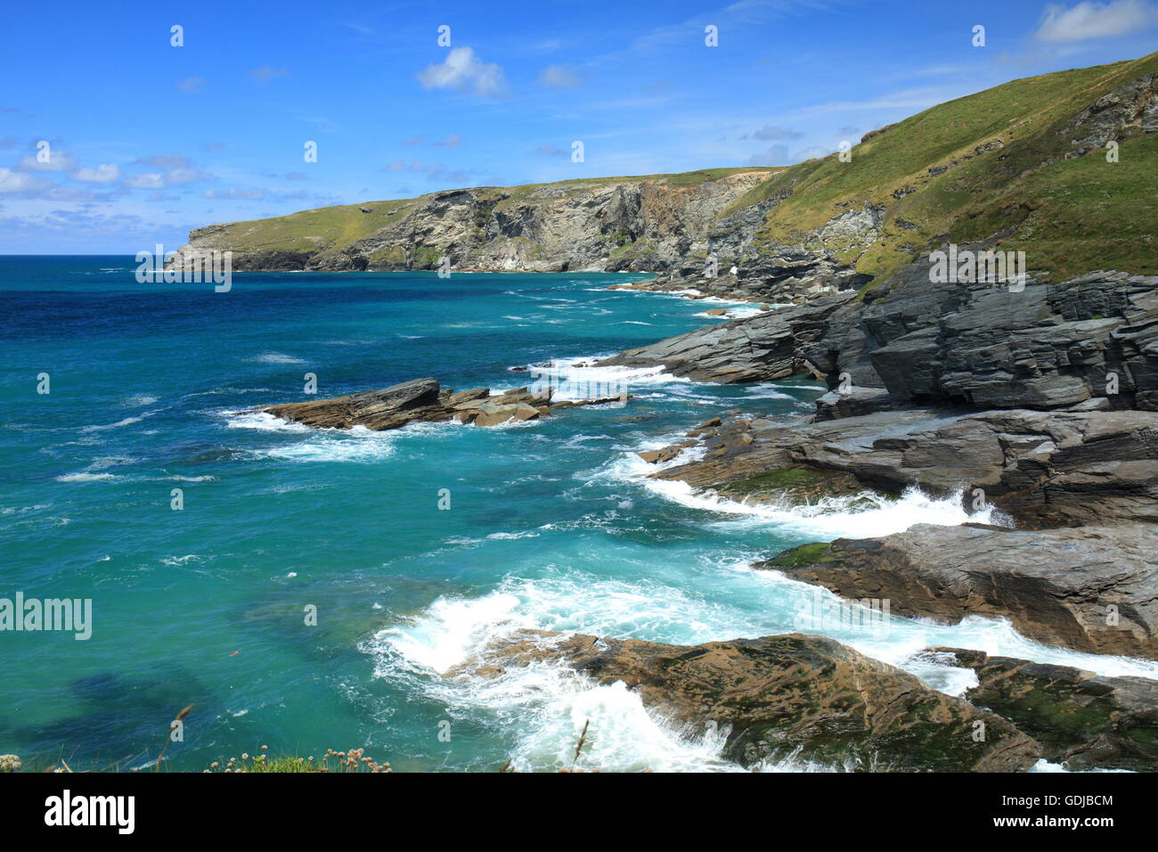 Trebarwith Strand, summer high tide view, North Cornwall, England, UK ...