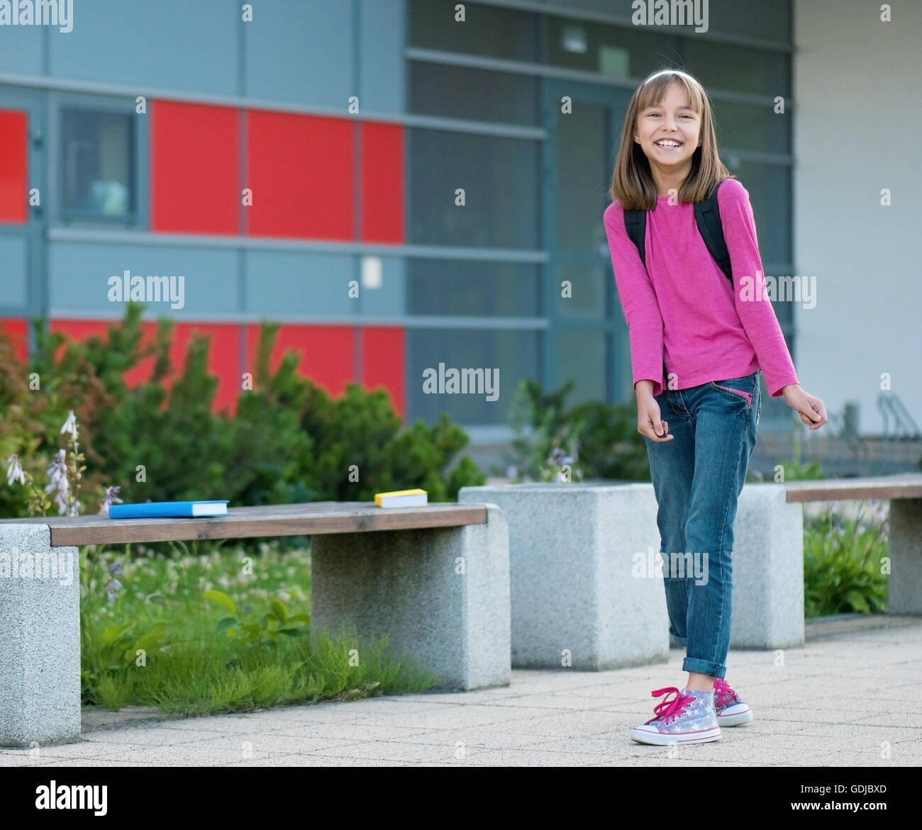 Girl back to school Stock Photo - Alamy