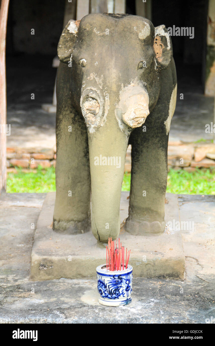 Vietnam elephant statue hi-res stock photography and images - Alamy