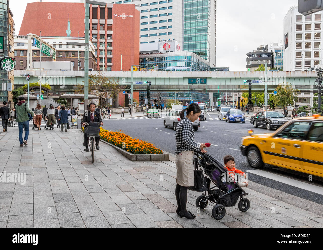 People on the streets of Tokyo Japan Stock Photo - Alamy