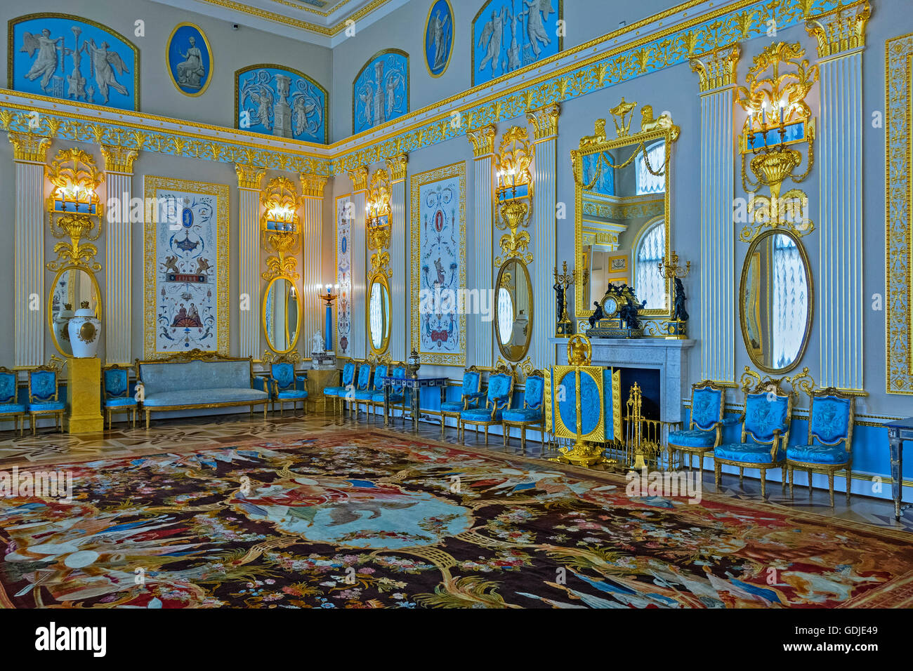 The Arabesque Hall Of The catherine Palace Pushkin St Petersburg Russia ...