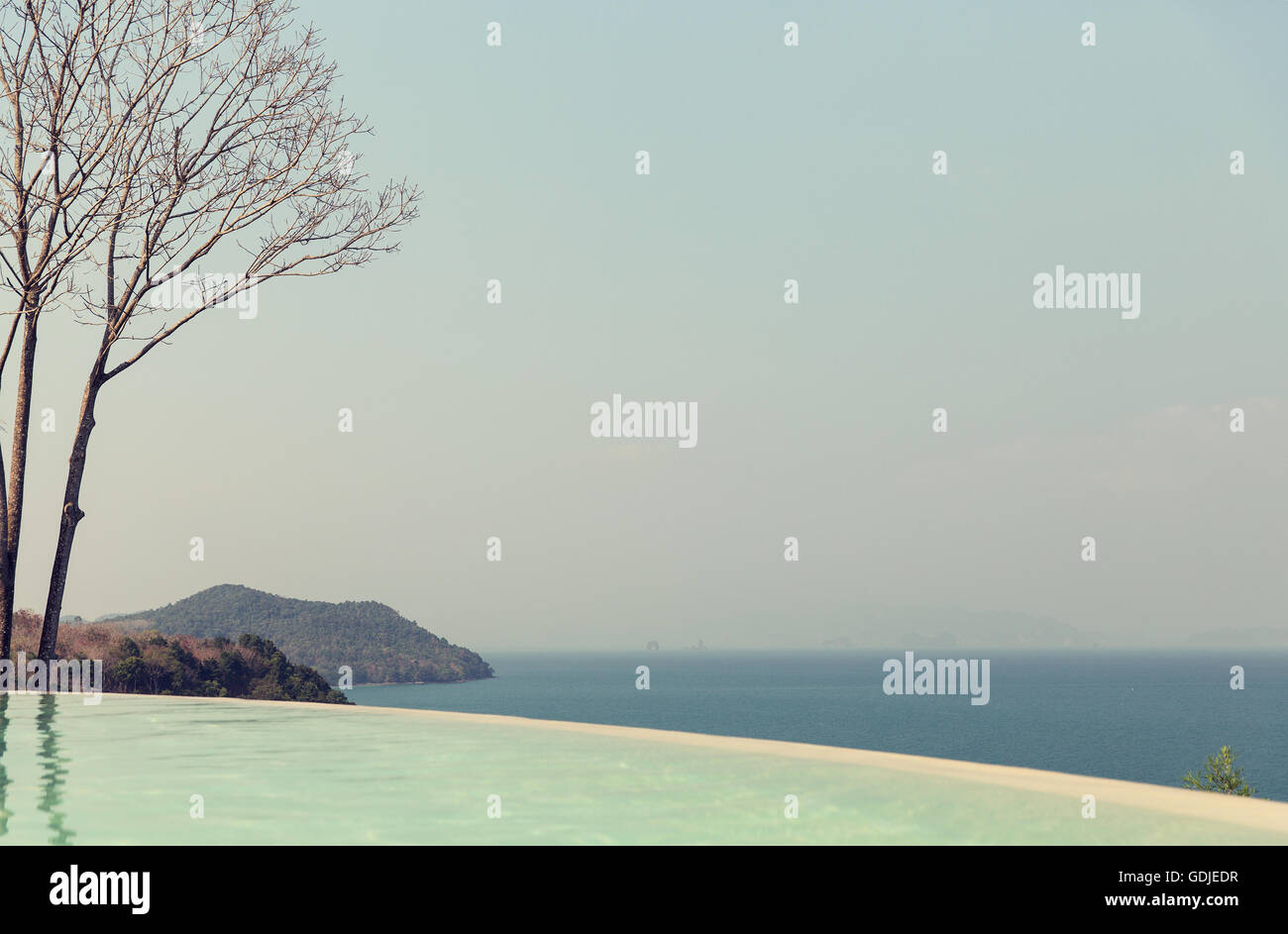 Beautiful infinity pool hi-res stock photography and images - Alamy