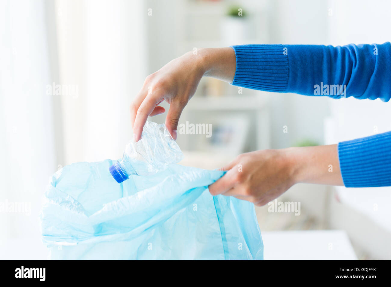 Garbage hand hi-res stock photography and images - Alamy