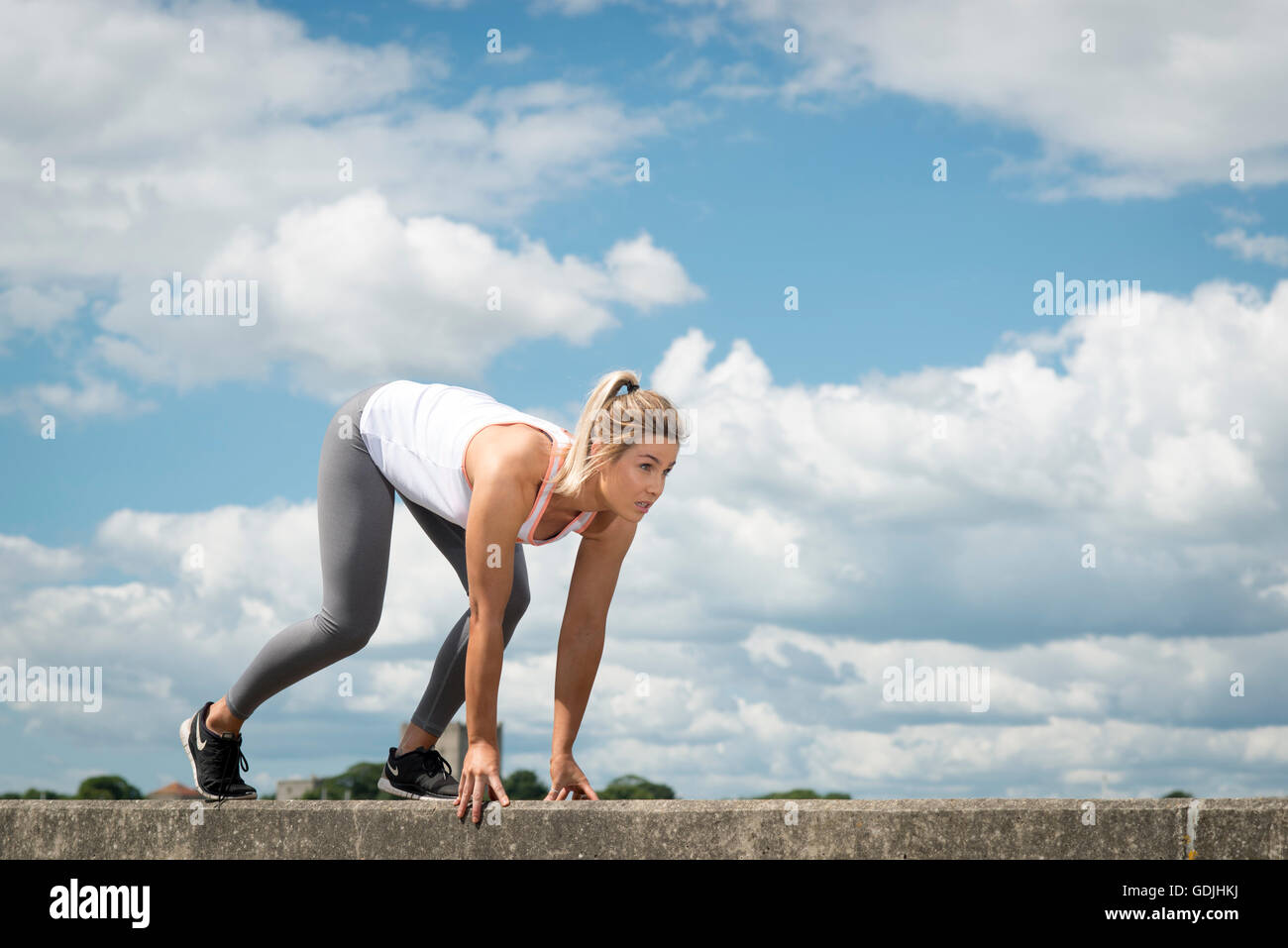 fit woman getting ready to run Stock Photo - Alamy