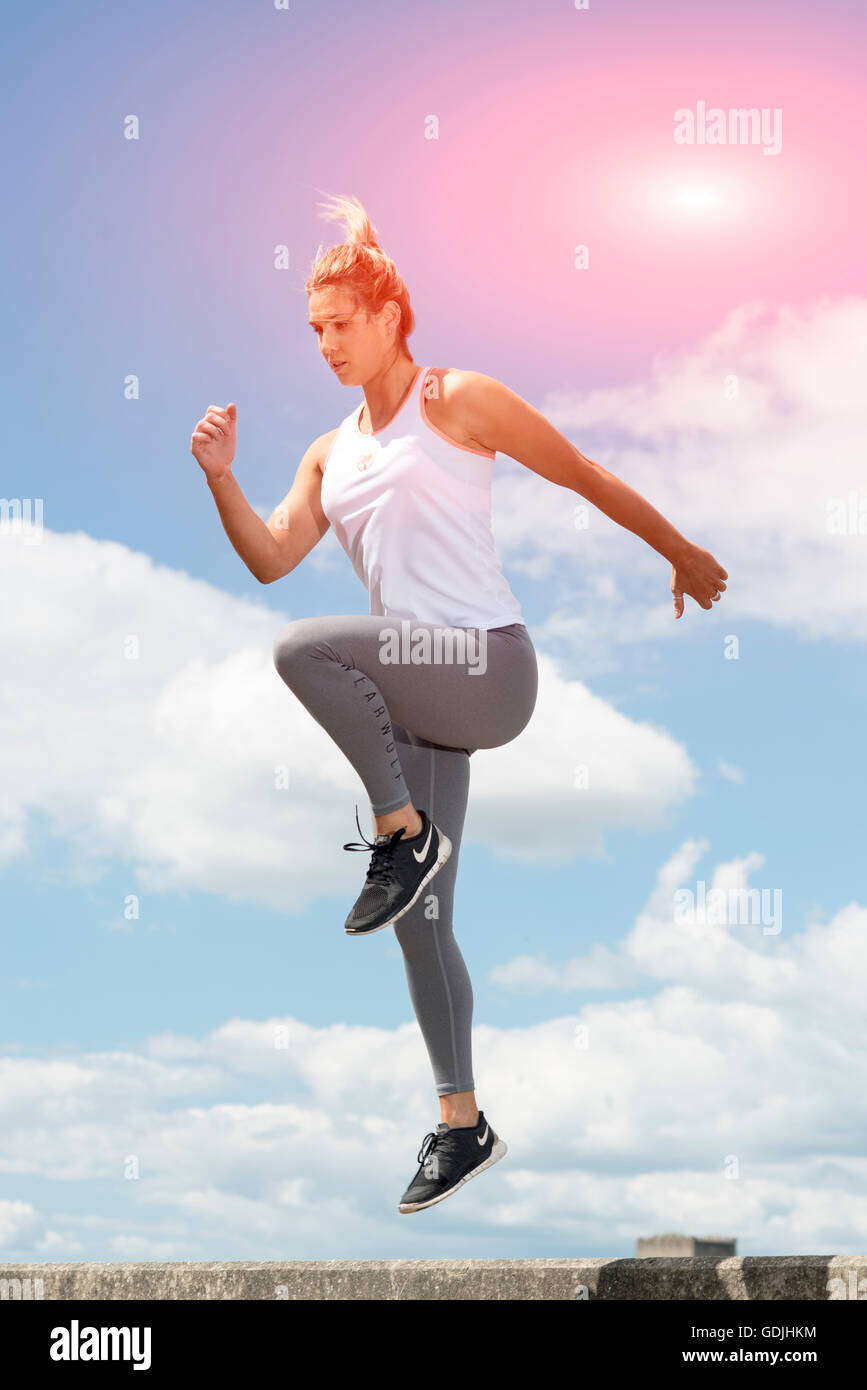 Fit woman jumping hi-res stock photography and images - Alamy