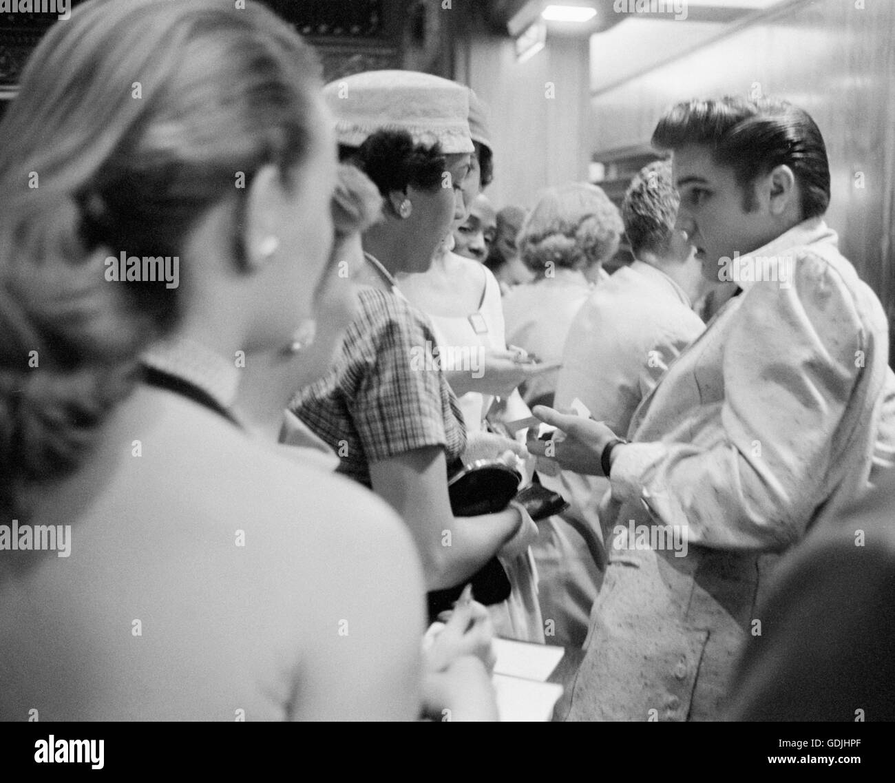 Elvis presley autograph hi-res stock photography and images - Alamy