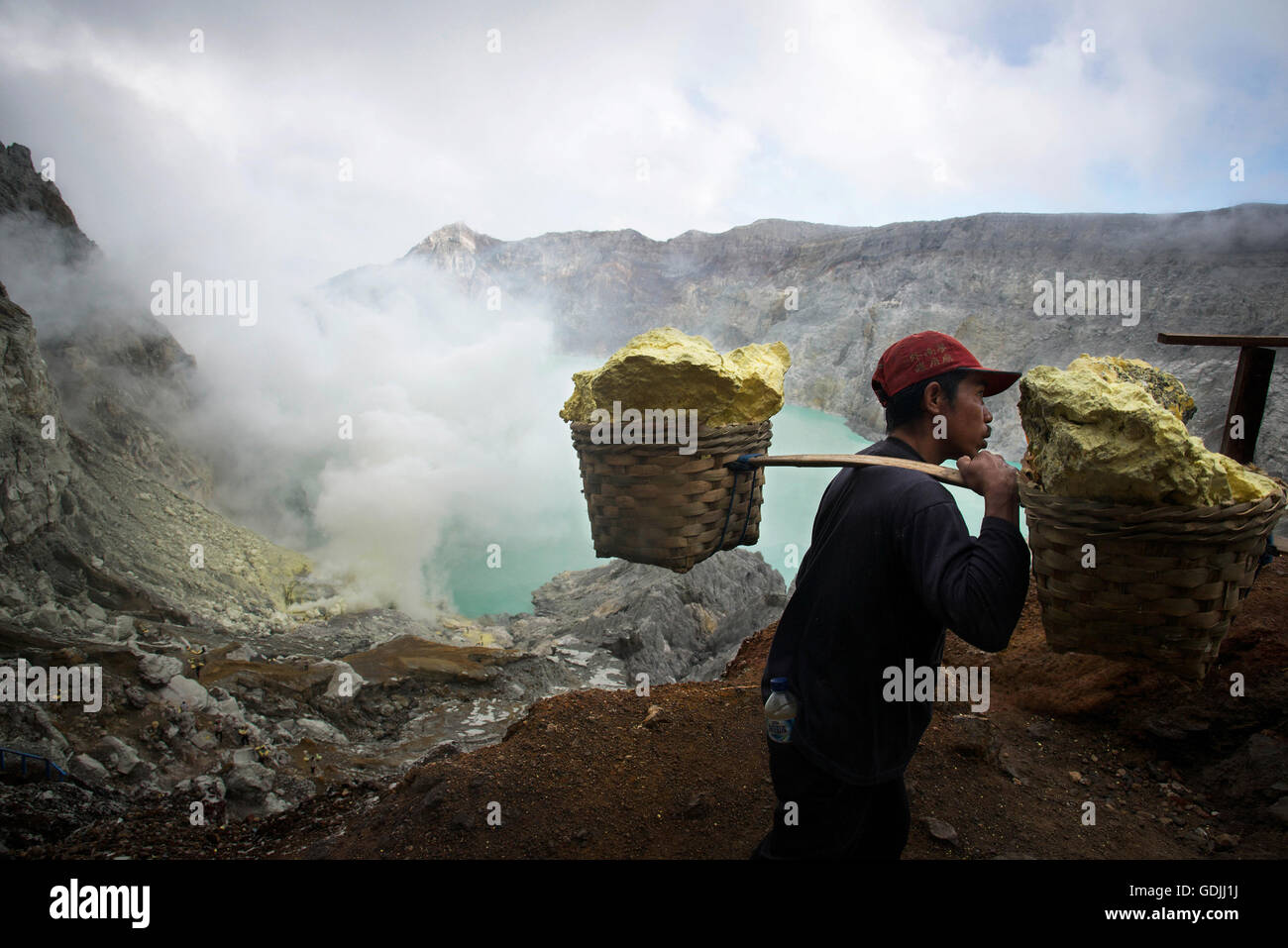 A miner - Kawah Ijen volcano - Java - Indonesia Stock Photo - Alamy