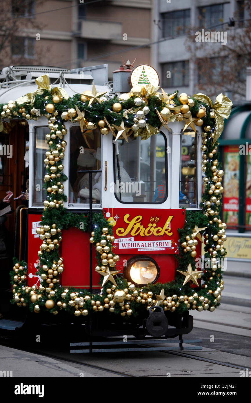 Tram through the streets of vienna hi-res stock photography and images ...
